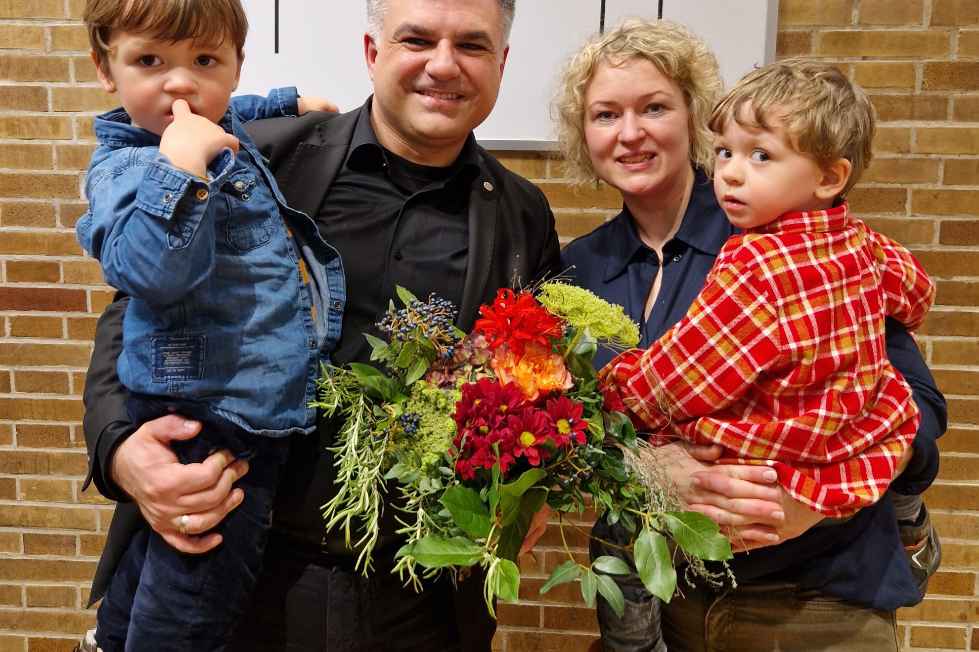 Unser Kandidat für die Bundestagswahl 2025: Dr. Christos Pantazis › SPD ...